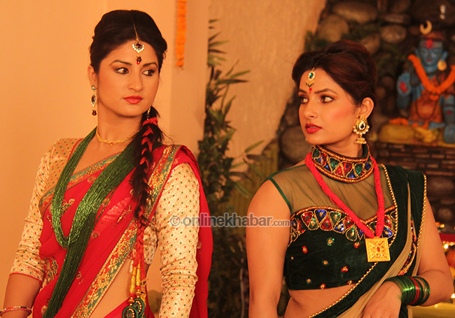 तीजको गीतमा गरिमा र सुमिनाको भिडन्त(भिडियो) – Online Khabar