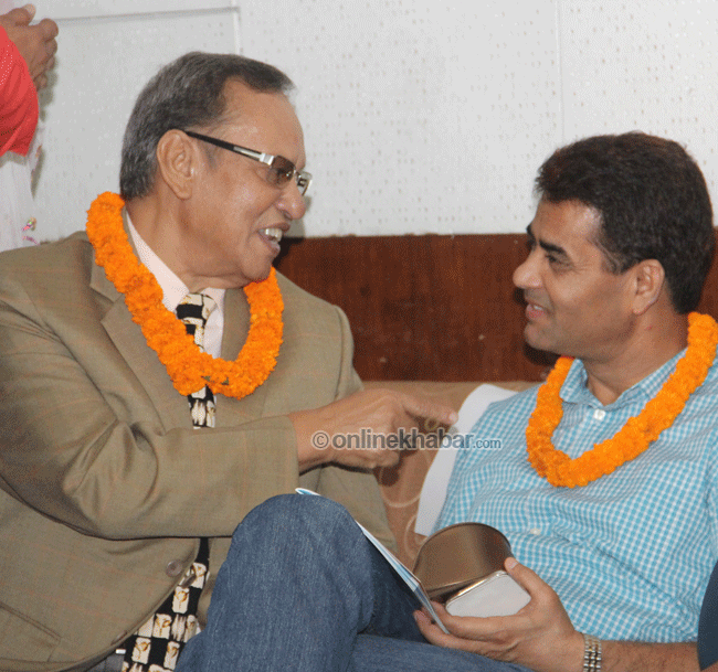 अनलाइनखबरकर्मी सम्मानित, यस्तो देखियो कलाकार संघको साधारणसभा (फोटो ...