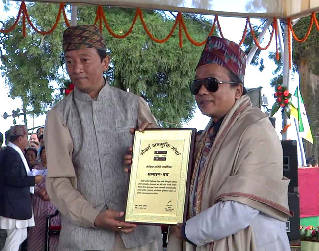 दार्जलिङमा निर्देशक सुब्बा सम्मानित – Online Khabar