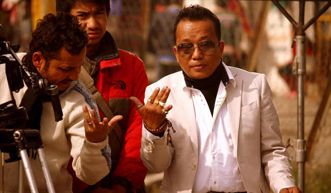 फेसबुकमा ‘रातो घर’ निर्देशक आधिकारिक – Online Khabar