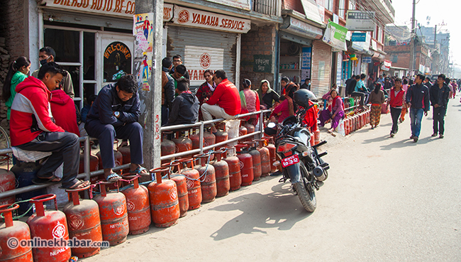 Cooking gas crisis deepens, bullets that can fill 4.5 lakh cylinders ...