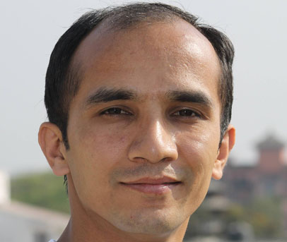 गजल: अझै हतियार बनाउँछ – Online Khabar