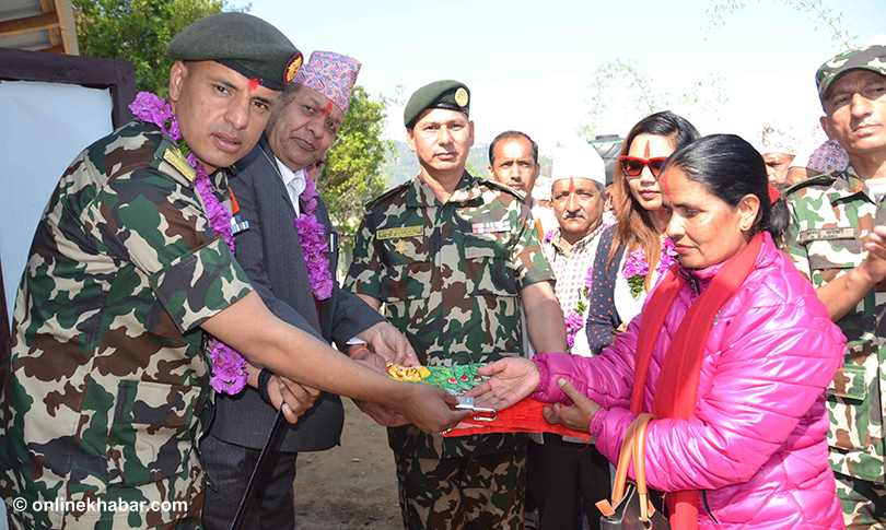 नेपाली सेनाको श्रमदानमा विद्यालयमा अपाङ्गतामैत्री शौचालय – Online Khabar