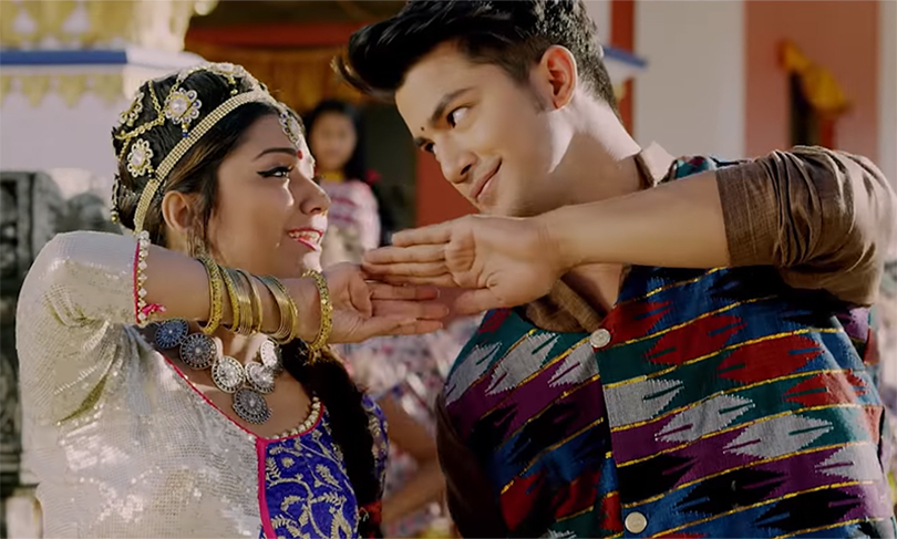 आश्माका लागि फूल टिप्न तयार आकाश – Online Khabar