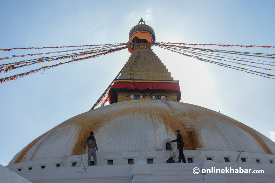 वौद्धस्तुपामा ठोकिएको किला र तार हटाइयो – Online Khabar
